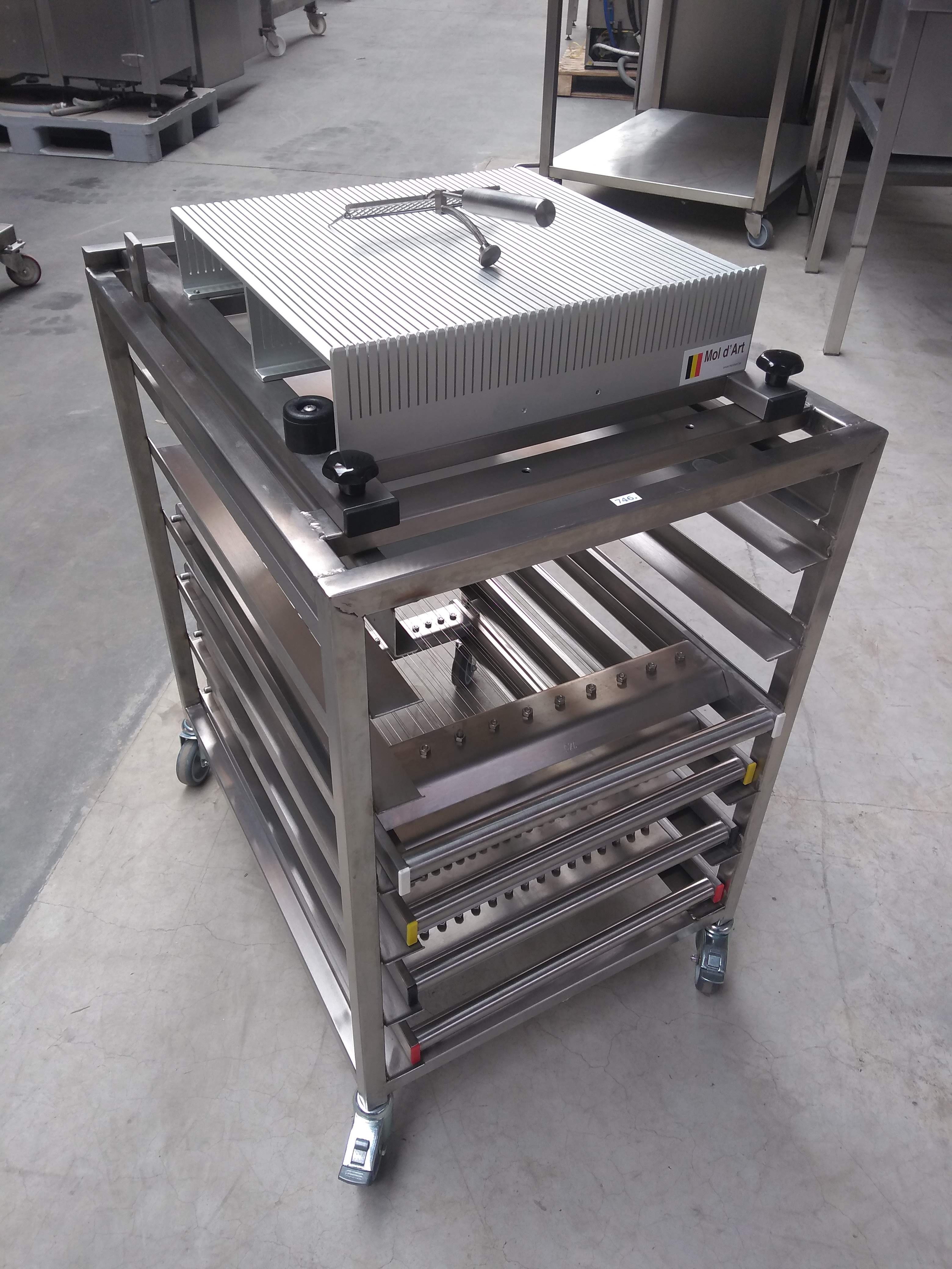 chocolate Guitar cutter with 4 interchangeable cutting frames second ...